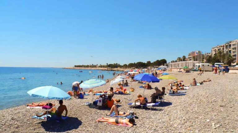 Best Beaches in Nice: Top Spots for Sun & Sea - Villahostels