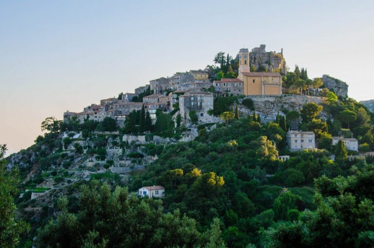 Descubra Èze y Mónaco. Una excursión de un día desde Villahostels, Niza ...